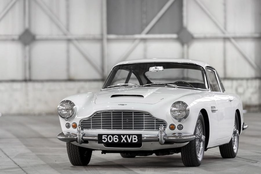 Aston Martin Marketing Mix: The Company's 8Ps - RccDB Cars - Automotive ...